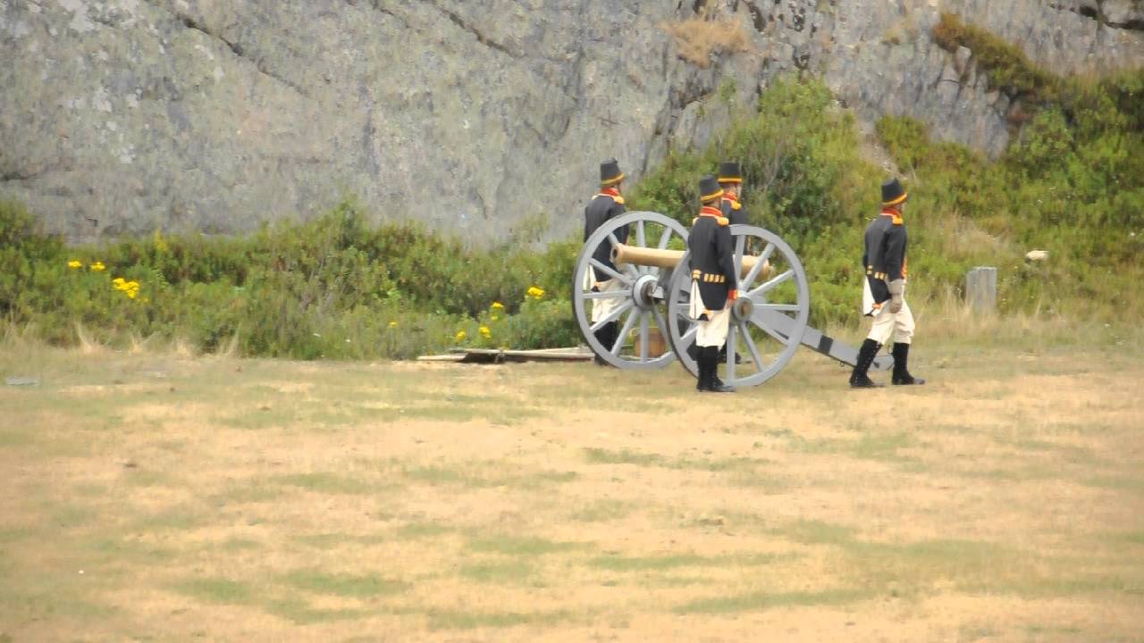Noon Day Gun Signal Hill 2012 08 12 0014 - YouTube