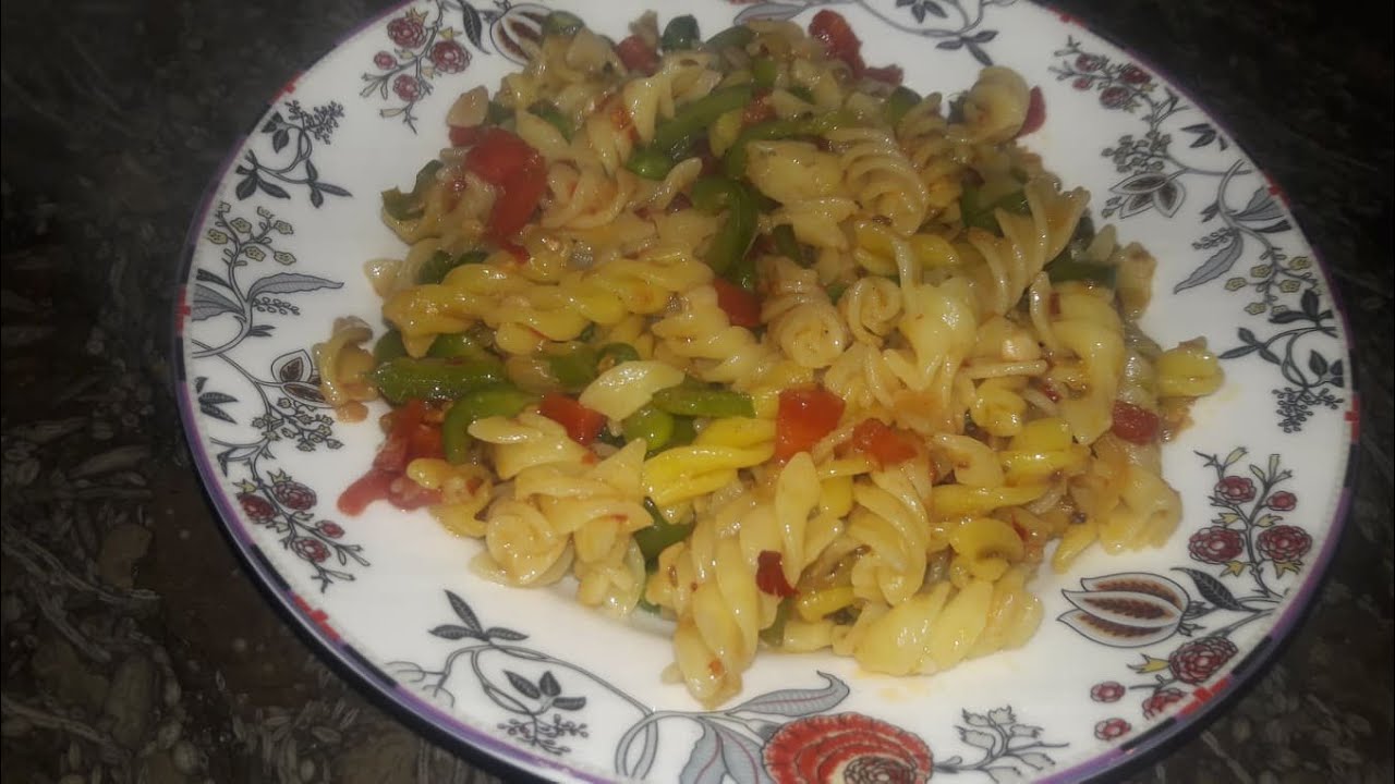 VEG MACRONI RECIPE/ CARROT CAPSICUM PEA MACRONI BY COOK WITH ME - YouTube