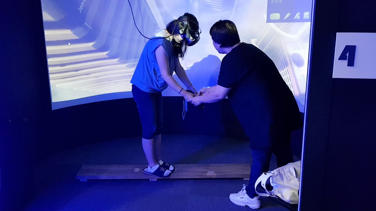 BAD VR게임장 김포사우점 VR 널판지 공포 체험 - YouTube