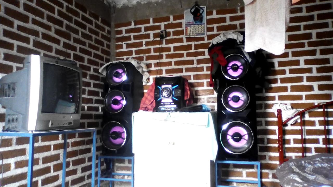 Sony mhc-gpx 88 tocando bass ilove you - YouTube