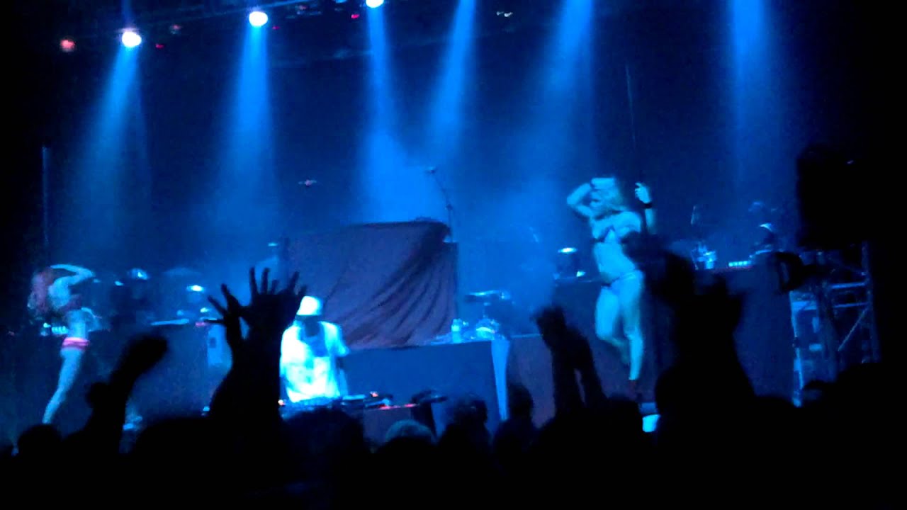 Borgore - Chop Suey @ World War 3 Tour Chicago - YouTube