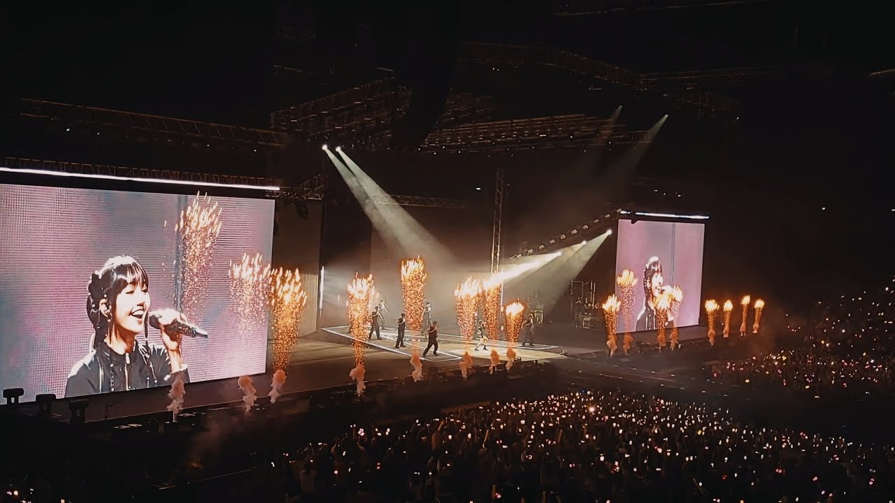 LISA - Lalisa & Money live full performance in Philippine Arena Bulacan ...