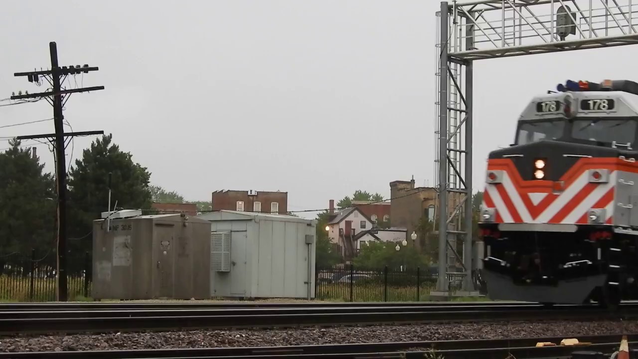 Metra engine 178 leads a outbound train through West Chicago - YouTube
