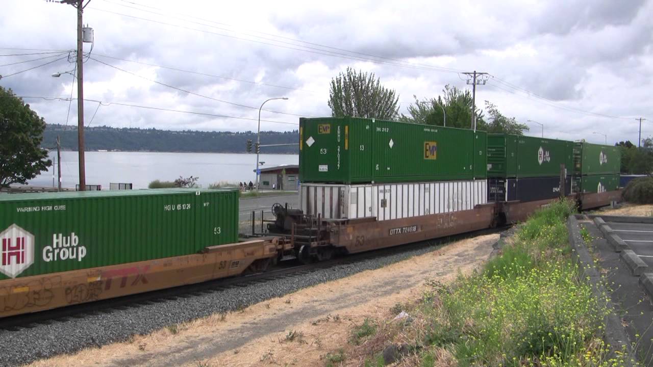 UP 6517 With CSX 4718 Lead An Stack Train @ Old Town Tacoma, WA w Canon ...