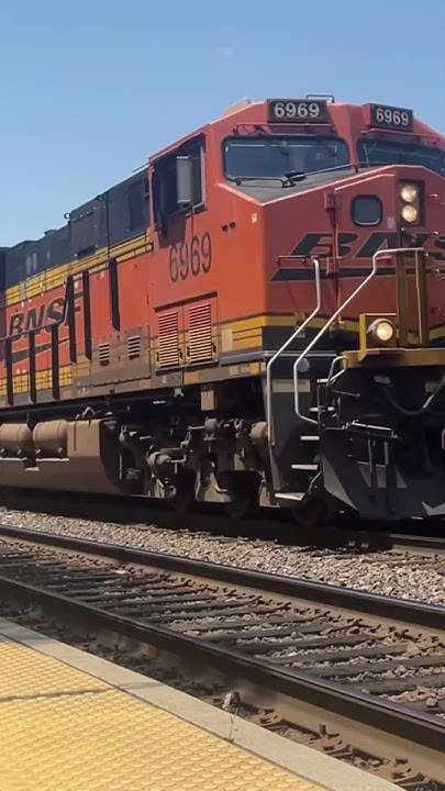 BNSF 6969 flying through Stone - YouTube