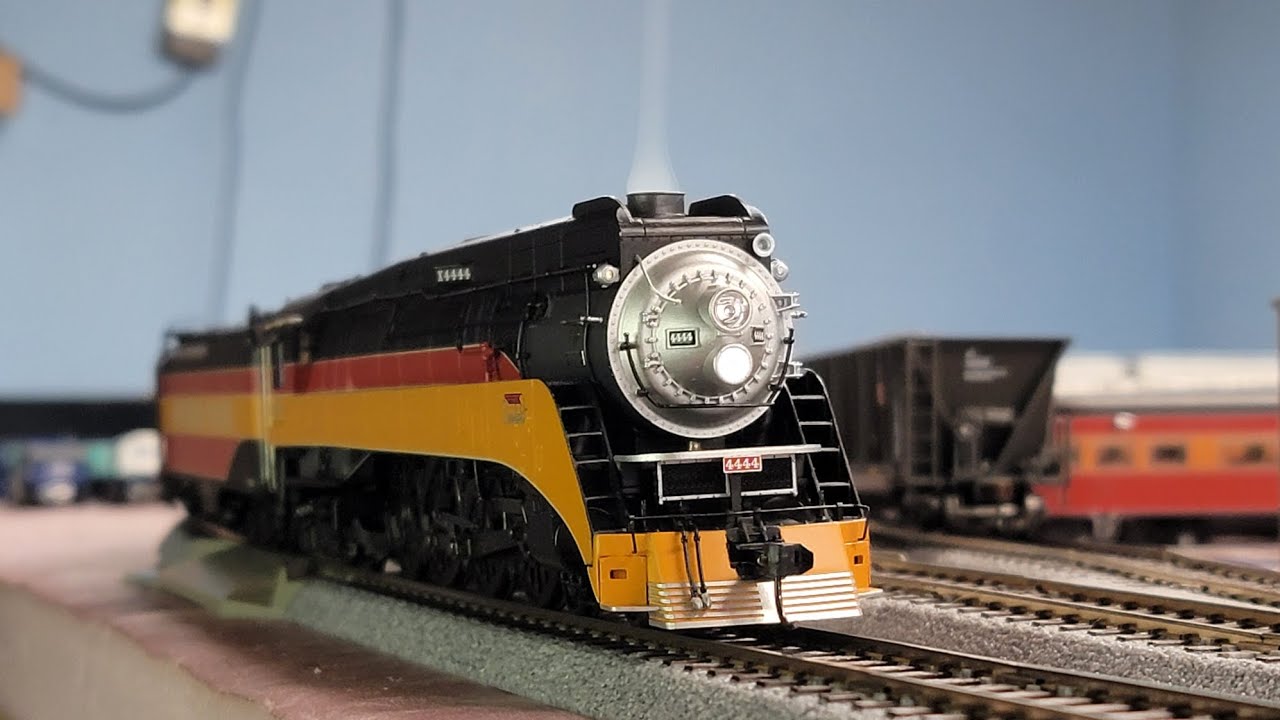 SP 4444 Transporting Tons Of Grain To The Mill. #train #railway # ...