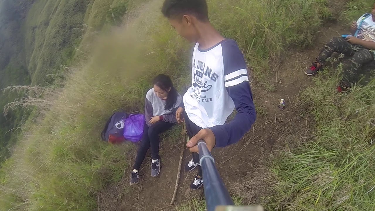 mendaki bukit pengasingan sembalun - YouTube