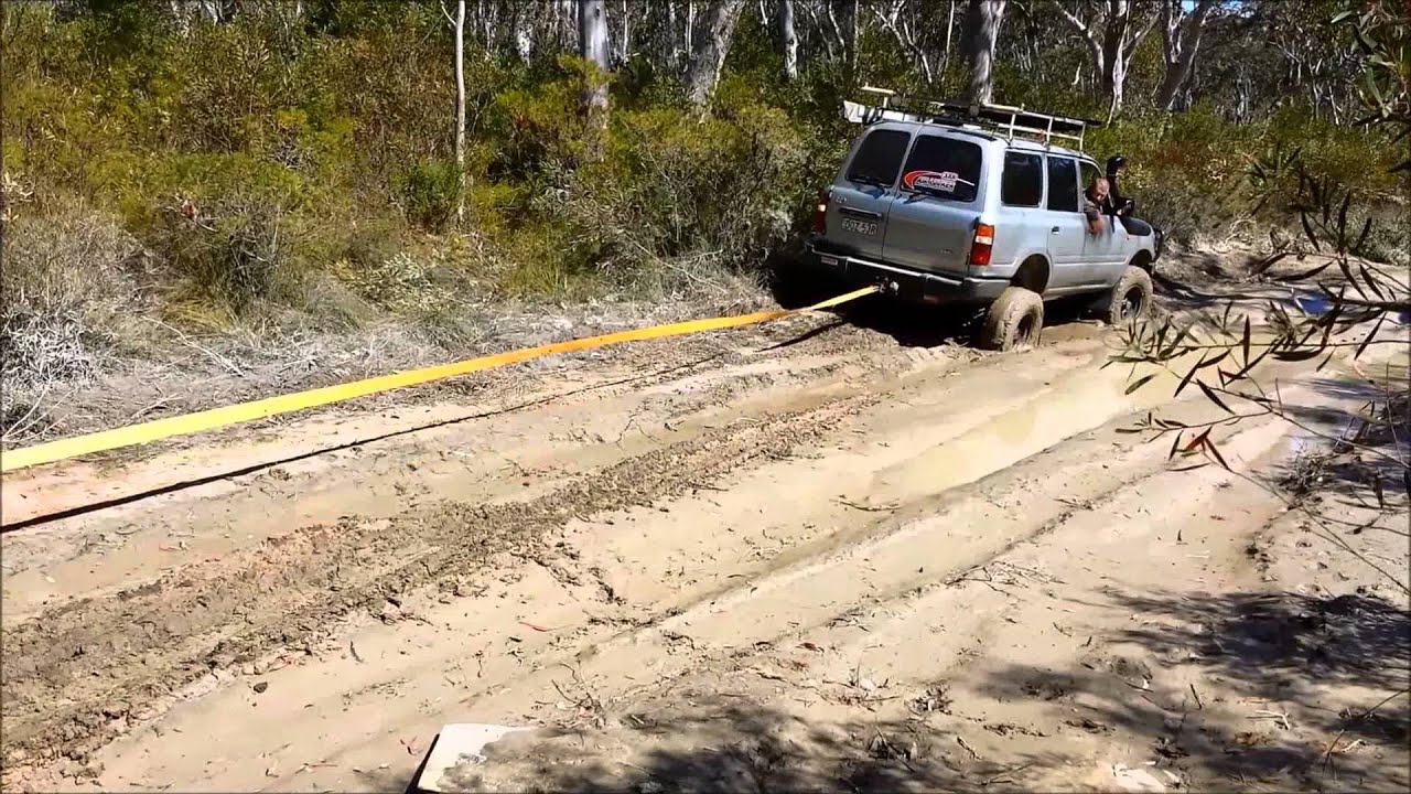 my landcruiser (dozer) bogged at meryla and my bros terrican pullin it ...