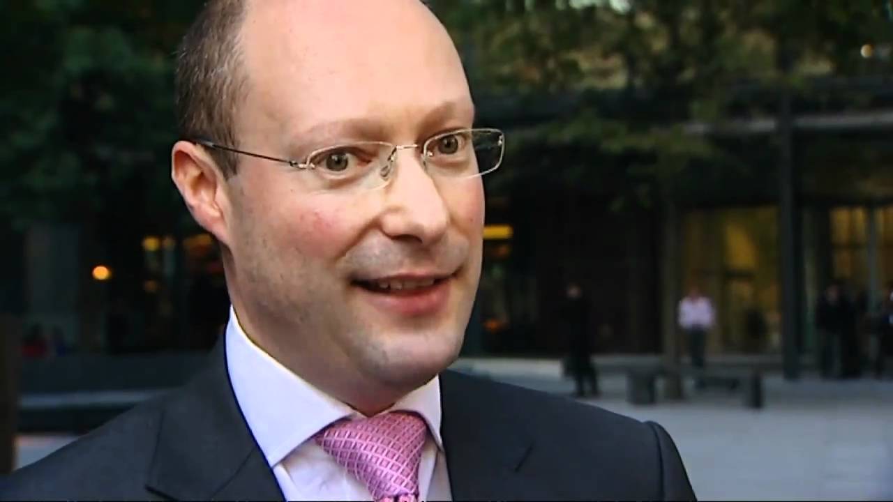 The Stig takes off his helmet - YouTube