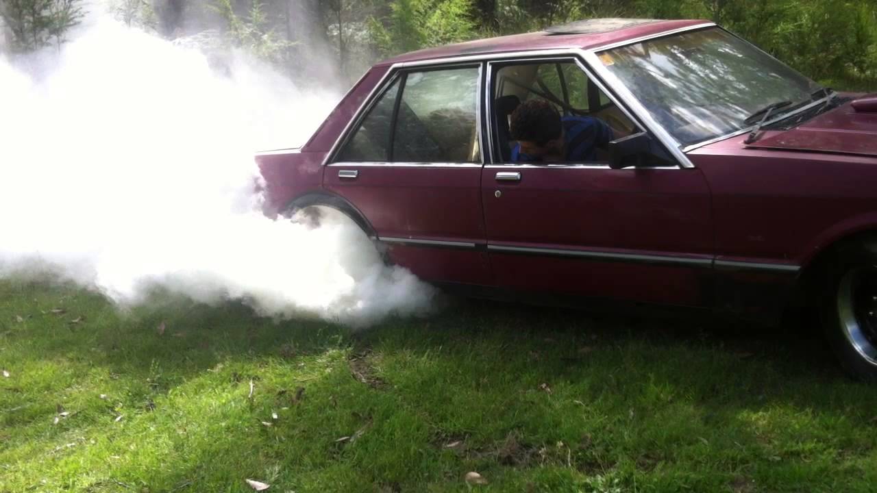 Ford XD Falcon Burnout Blowing Tyre - YouTube