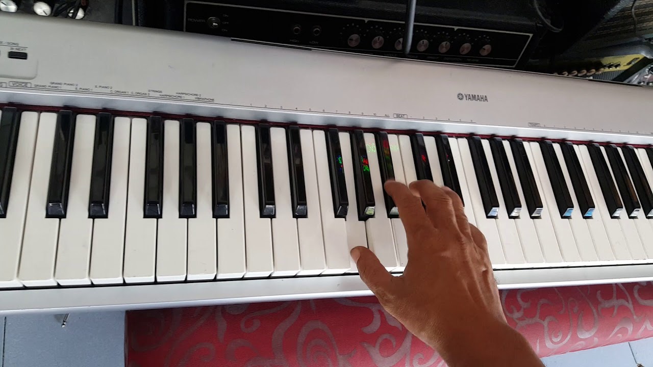 Piano yamaha np30 - YouTube