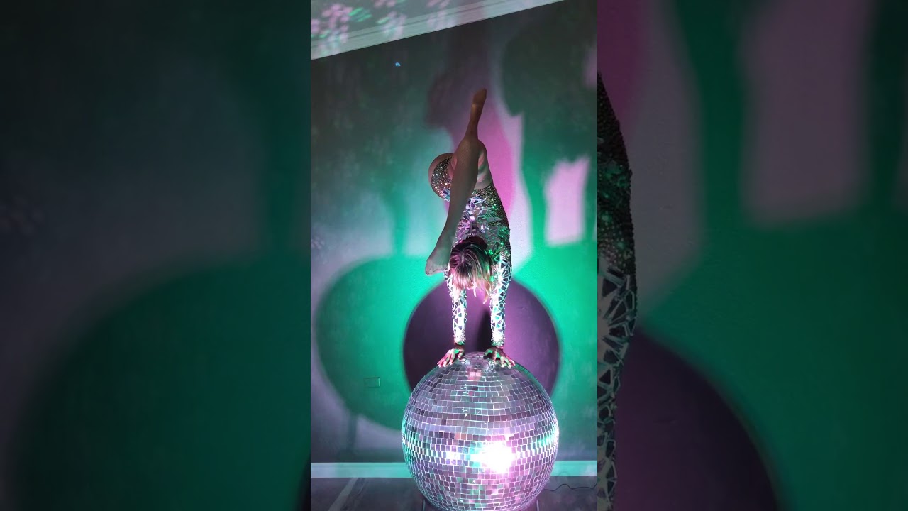 Dico Ball Contortion - YouTube