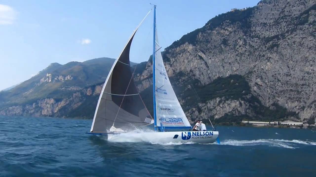Flaar 26RR on Lake Garda - YouTube