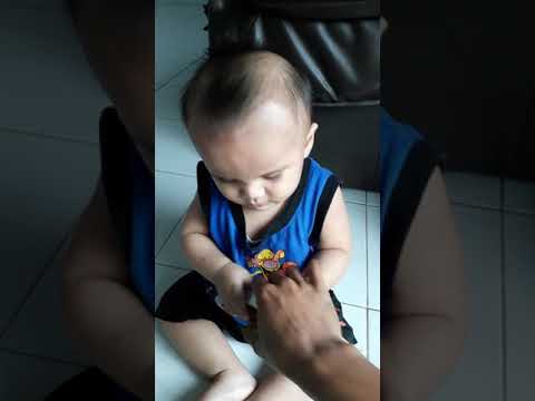 Baby gak di kasi merokok nangis..