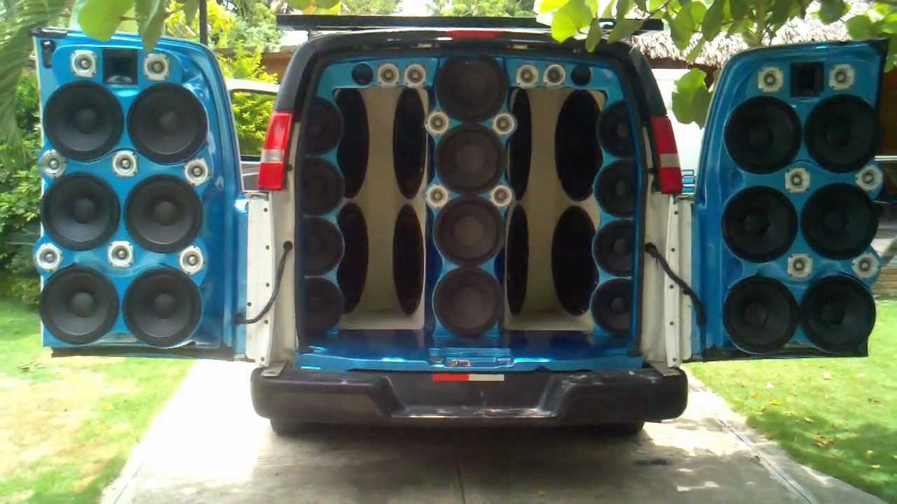 La tumba Coco con 8 Bajos. - YouTube