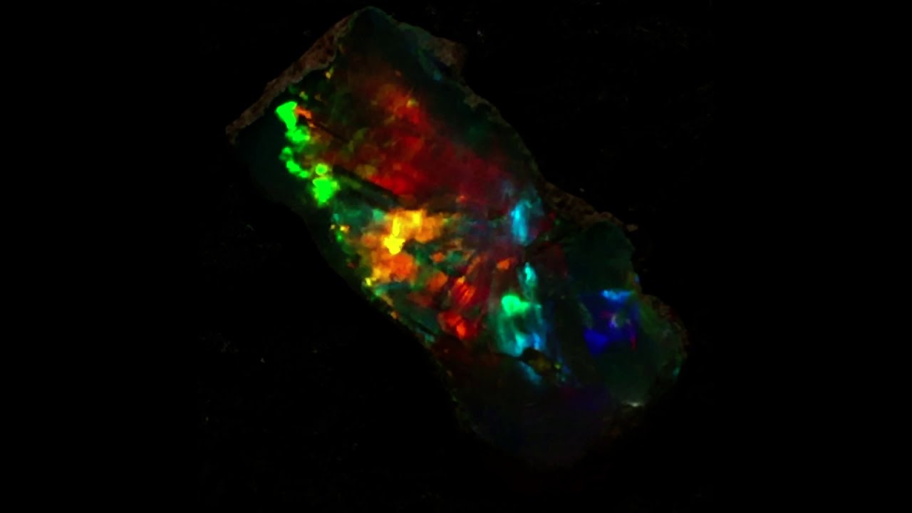 Beautiful opal play-of-color - YouTube
