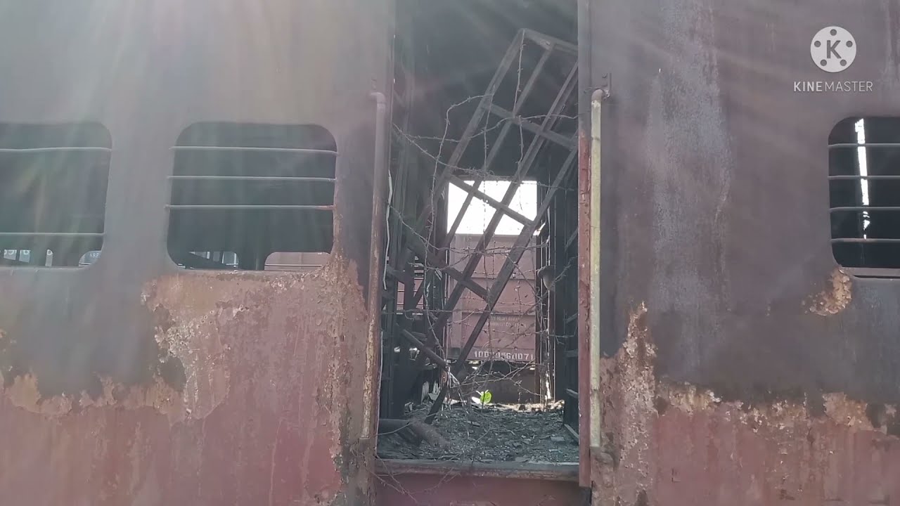 Godhra kand 2002 Sabarmati Express - YouTube