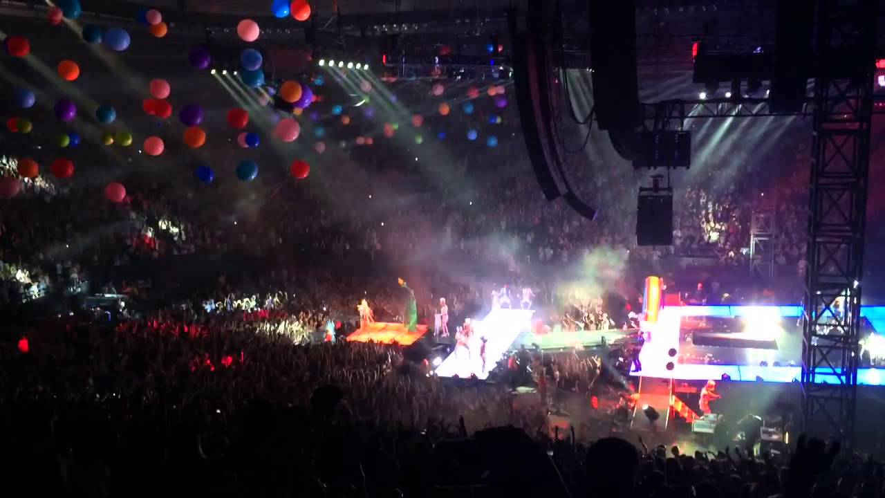 Party In The USA - Miley Cyrus (Bangerz Tour) - Melbourne, 10/10/2014 ...