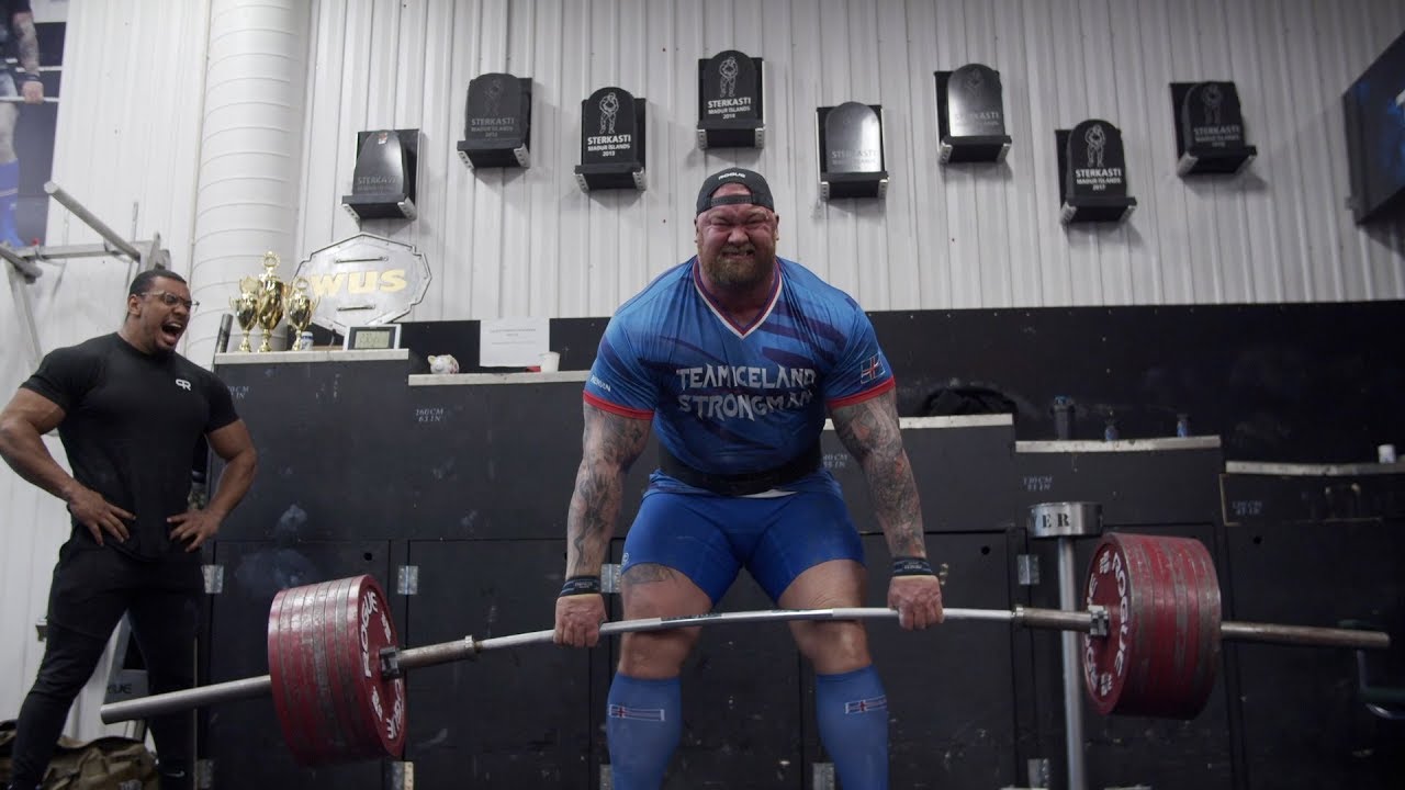 WORLDS STRONGEST MAN DEADLIFTS 951LBS FOR REPS - YouTube