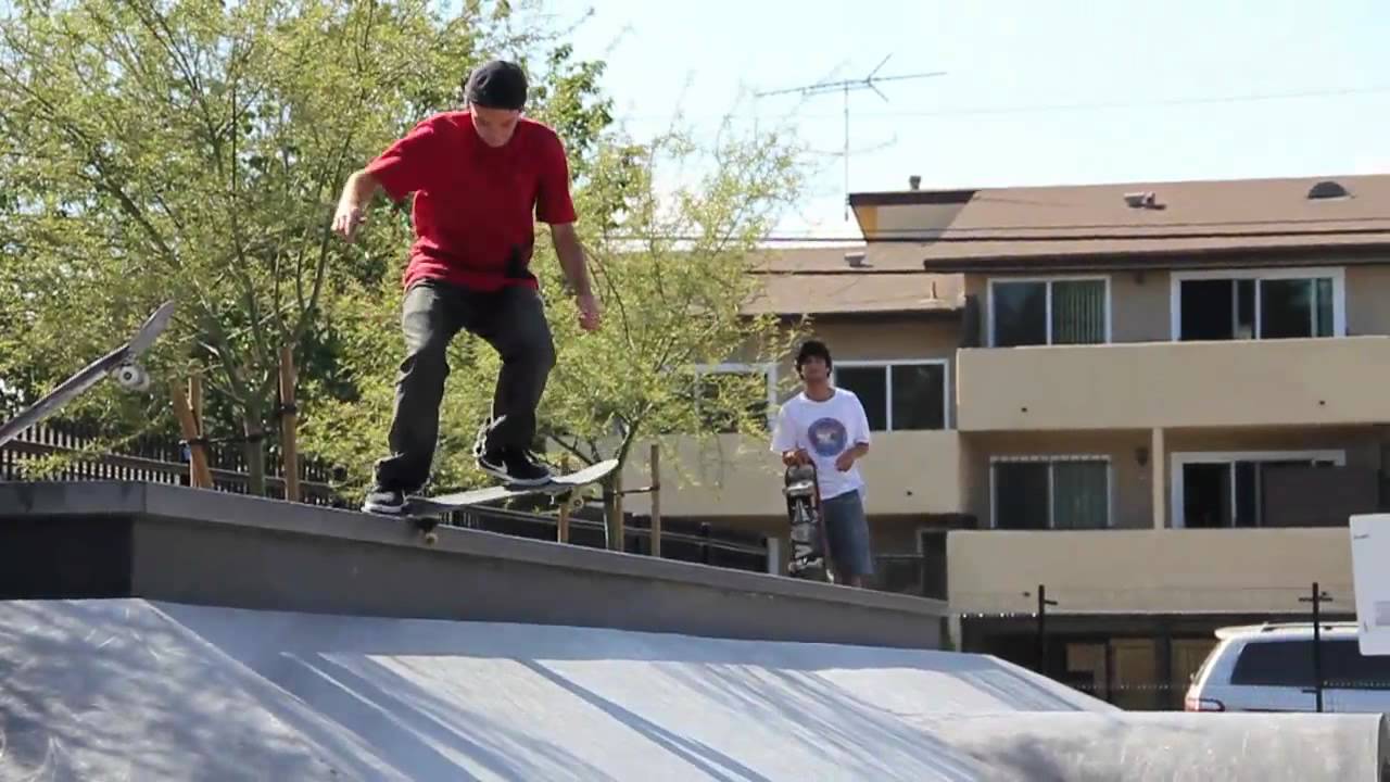 Gavin Nolan skating Stoner Plaza. - YouTube