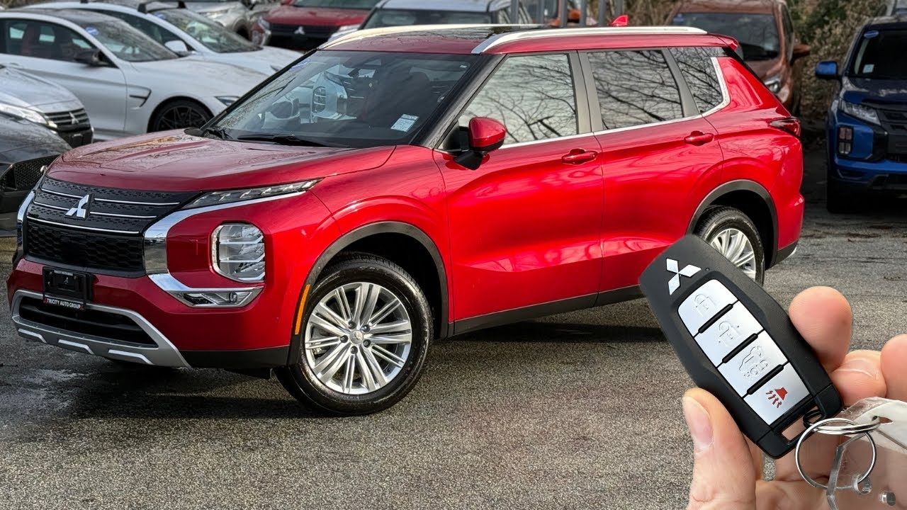 Mitsubishi Outlander 2024 SE - red diamond walk around! - YouTube