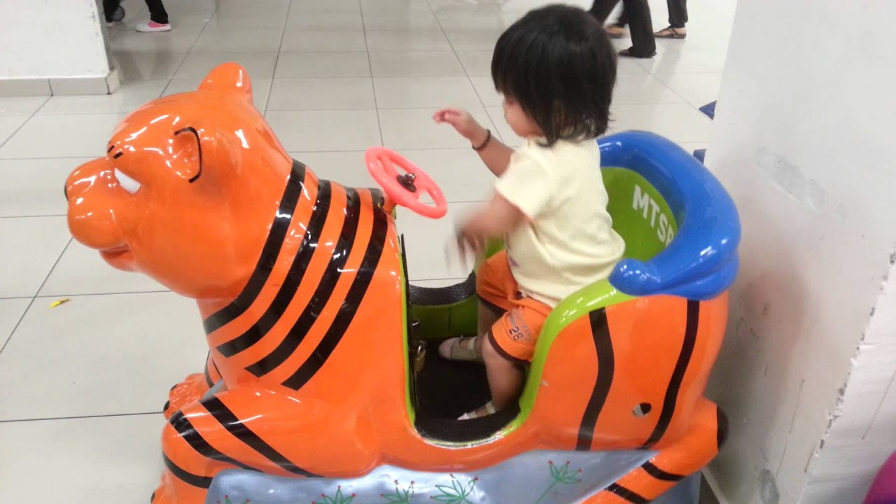 Eva insert coin into tiger ride machine (28/07/14) - YouTube