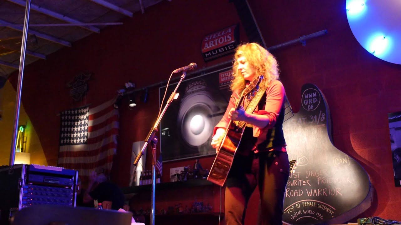 Janet ....in de Bikers loft - YouTube