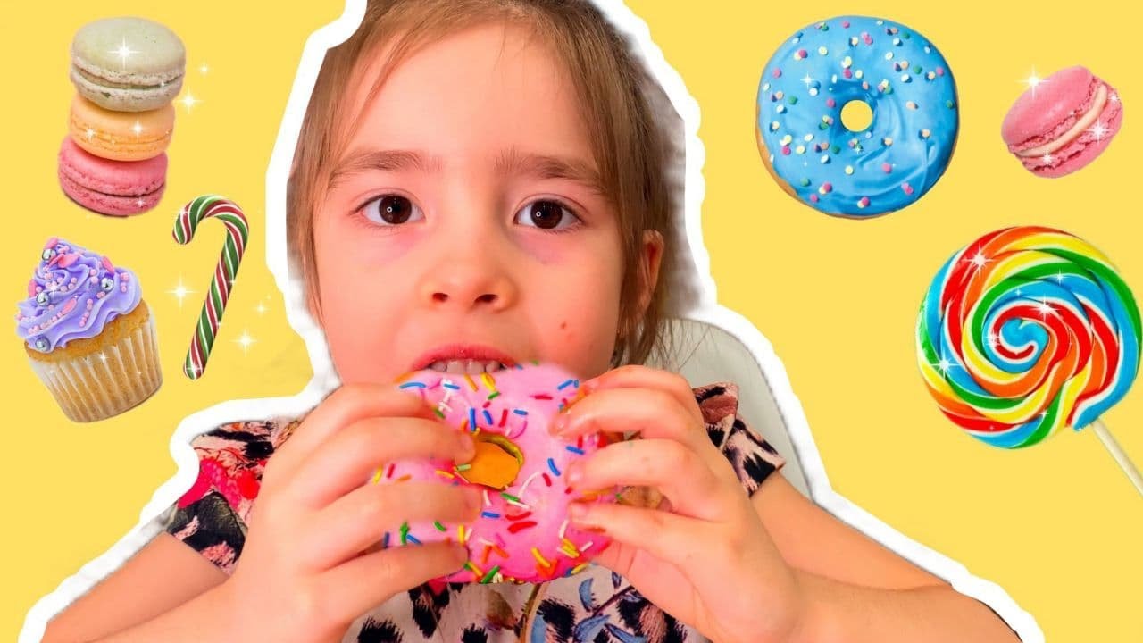 НАСТЯ ест сладости, разные пирожные и пончики, какие же вкуснее? NASTYA ...