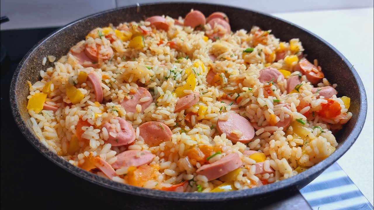 Ungewöhnliches Reisrezept Fügen Sie Würstchen für ein köstliches ...