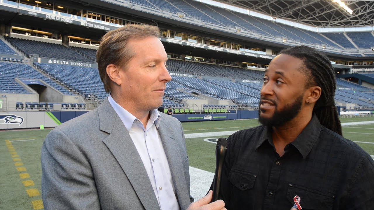 Dave and Omar Talk about Protest during the National Anthem - YouTube