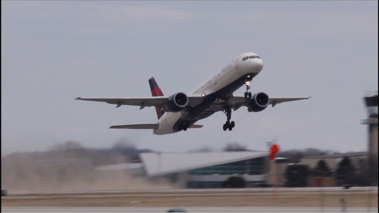 Delta Boeing 757-200 Takeoff Oakland County Airport | N654DL | HD Video ...