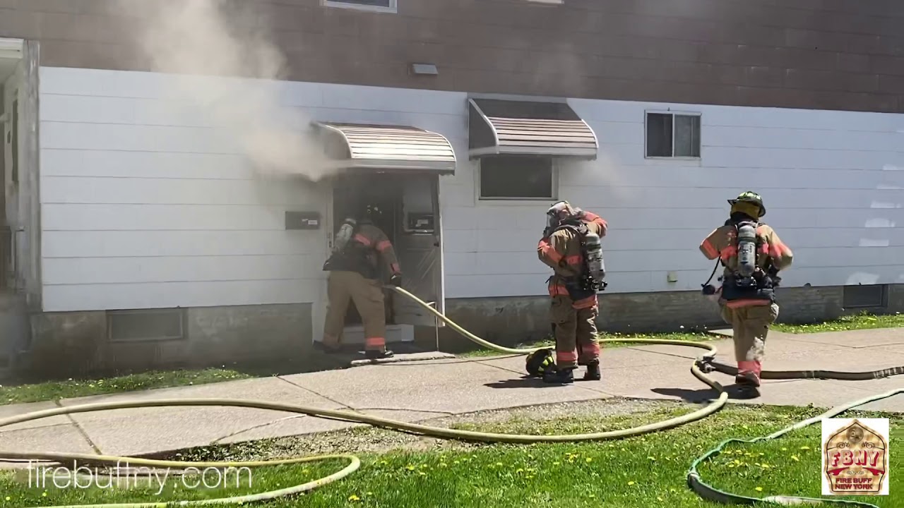 ‪South Line FD Working Fire: 25 Gaby Lane - YouTube