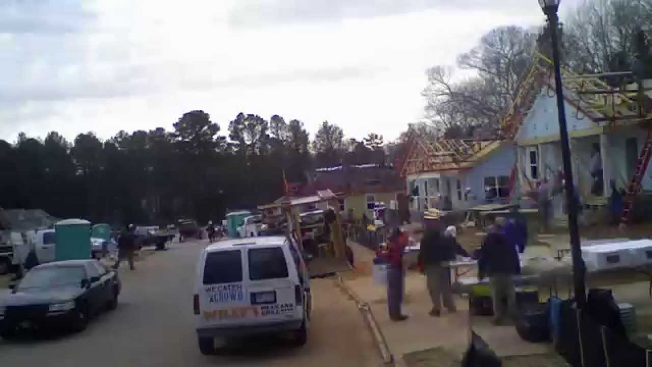 Timelapse Video - Atlanta Habitat and Clark Howard 2015 Build - YouTube
