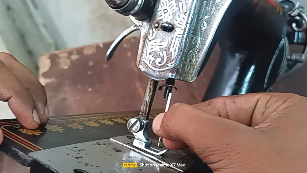 Silai machine ki Sui lagane ka sahi tarika - YouTube