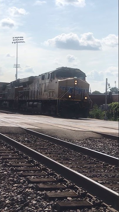 UP 7428 leads a Intermodal through college Ave! #train #railfanning - YouTube