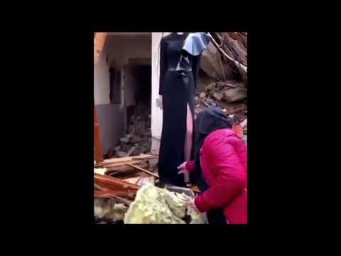 Manken Itır Esen Enkazın Üzerinde Pozlar Verdi!