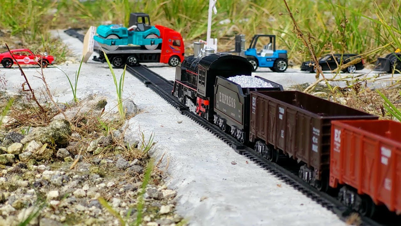 Rail king Train sets, train hit tandem roller transport - YouTube