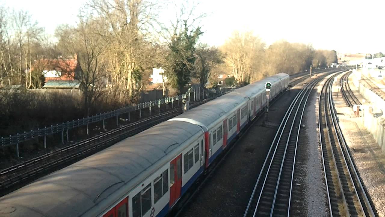 Metropolitan line A62 Stock 5191 Passing Northwood on 16/1/12 with ...
