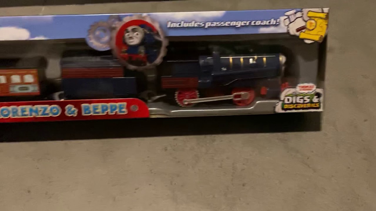 Unboxing trackmaster Lorenzo and Pepe - YouTube
