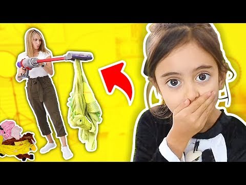 Emily helps Mommy! Kids Pretend Play with Cleaning Toys!
