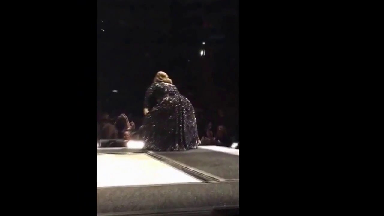 Adele Attempting To Twerk During Her Show in London! - YouTube