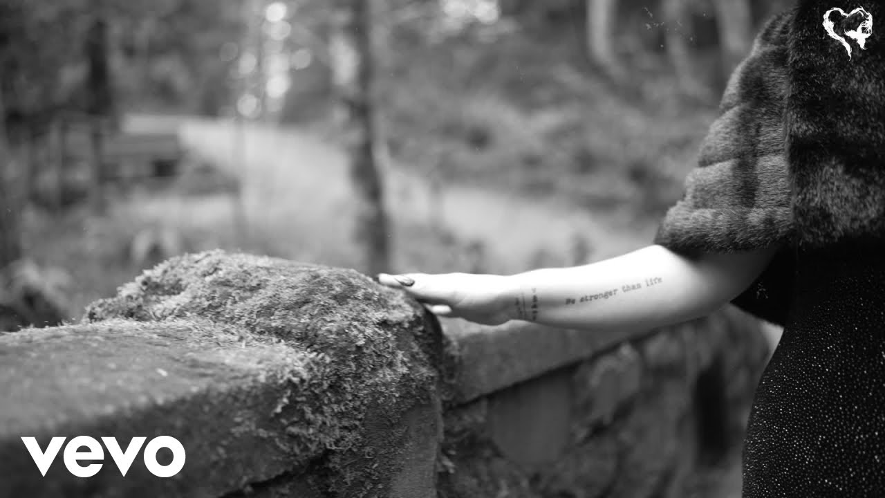 Kristina Allyce - Rubber Band War - YouTube