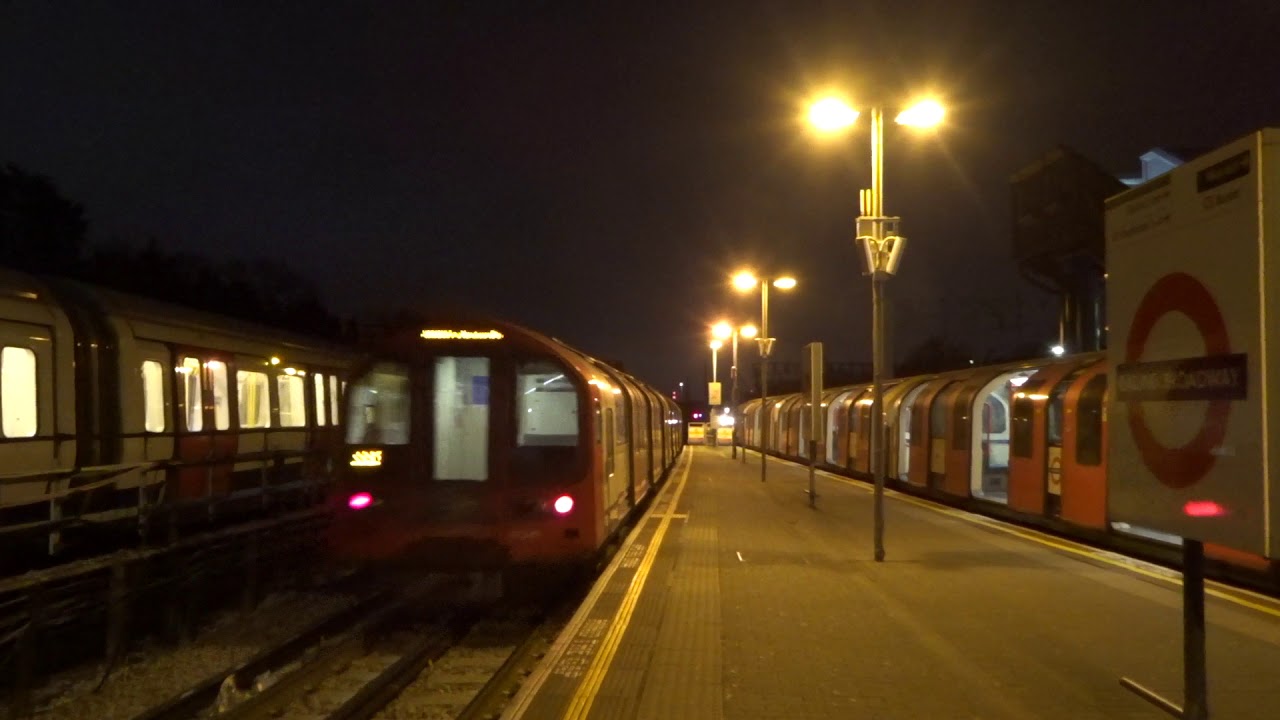 London Underground: Hainault bound 1992 Stock Central Line Train ...