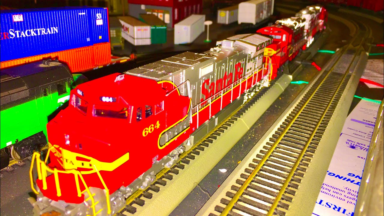 Model Train Monday: Santa Fe theme - YouTube