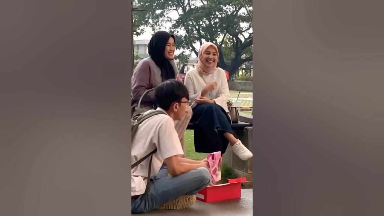 Prank cod cd depan cewe #prankbarbar #funny #magic #funnyprank #comedy #lucu #ngakak - YouTube