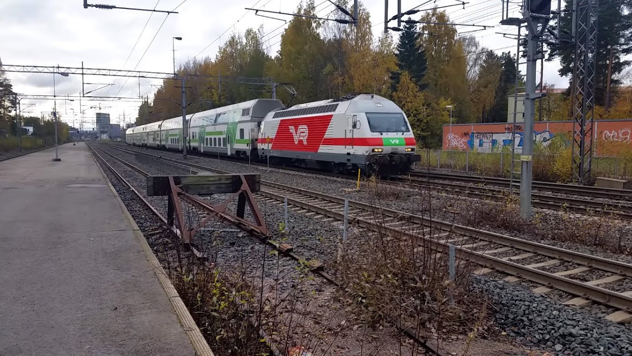 [VR] Sm5-33, Sr2-3242 and Sr2-3229, Tikkurila station - YouTube