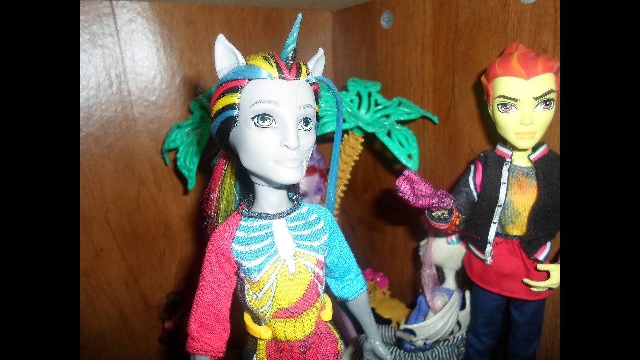 Monster High Freaky Fusion Neighthan Rot Review - YouTube