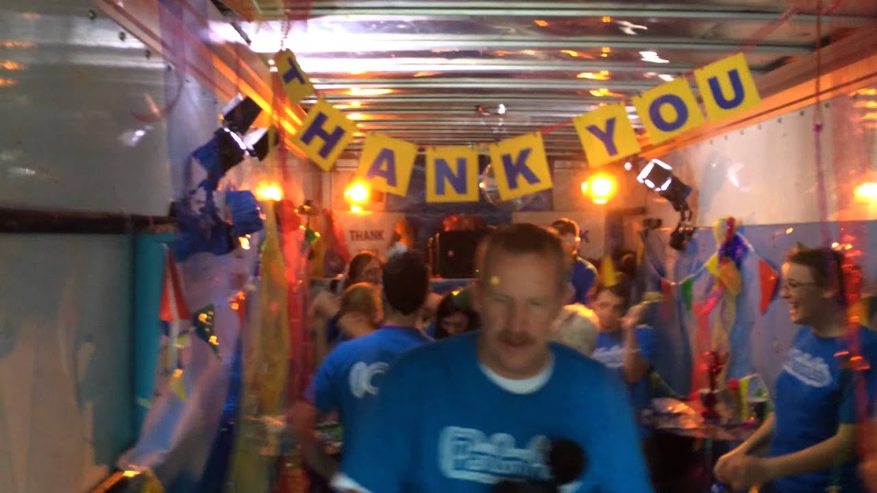 Uhaul Dance Party. - YouTube