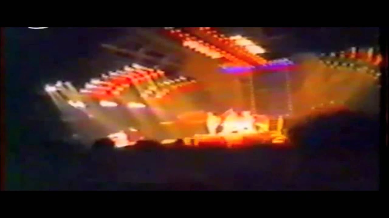 Queen-Saturday Nights Alright For Fighting Live In Vienna 1984 - YouTube