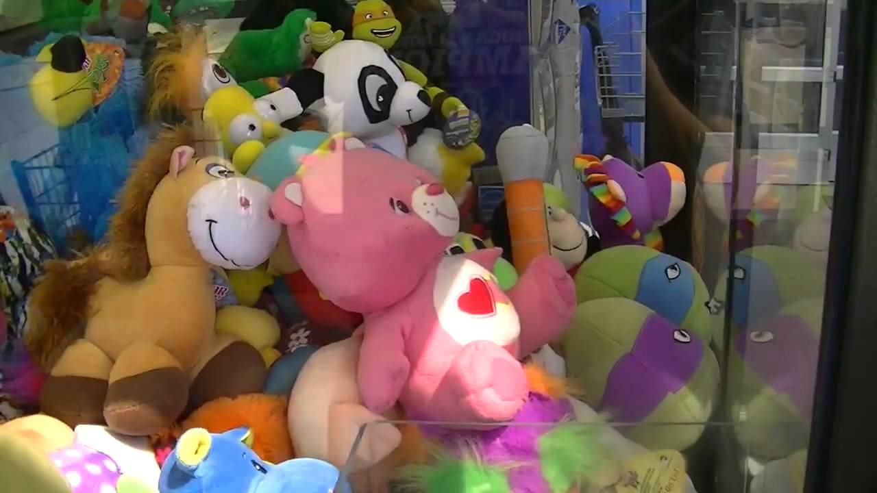 Winning on The Claw Machine- Minion Claw Machine? 13 INSANE Claw ...